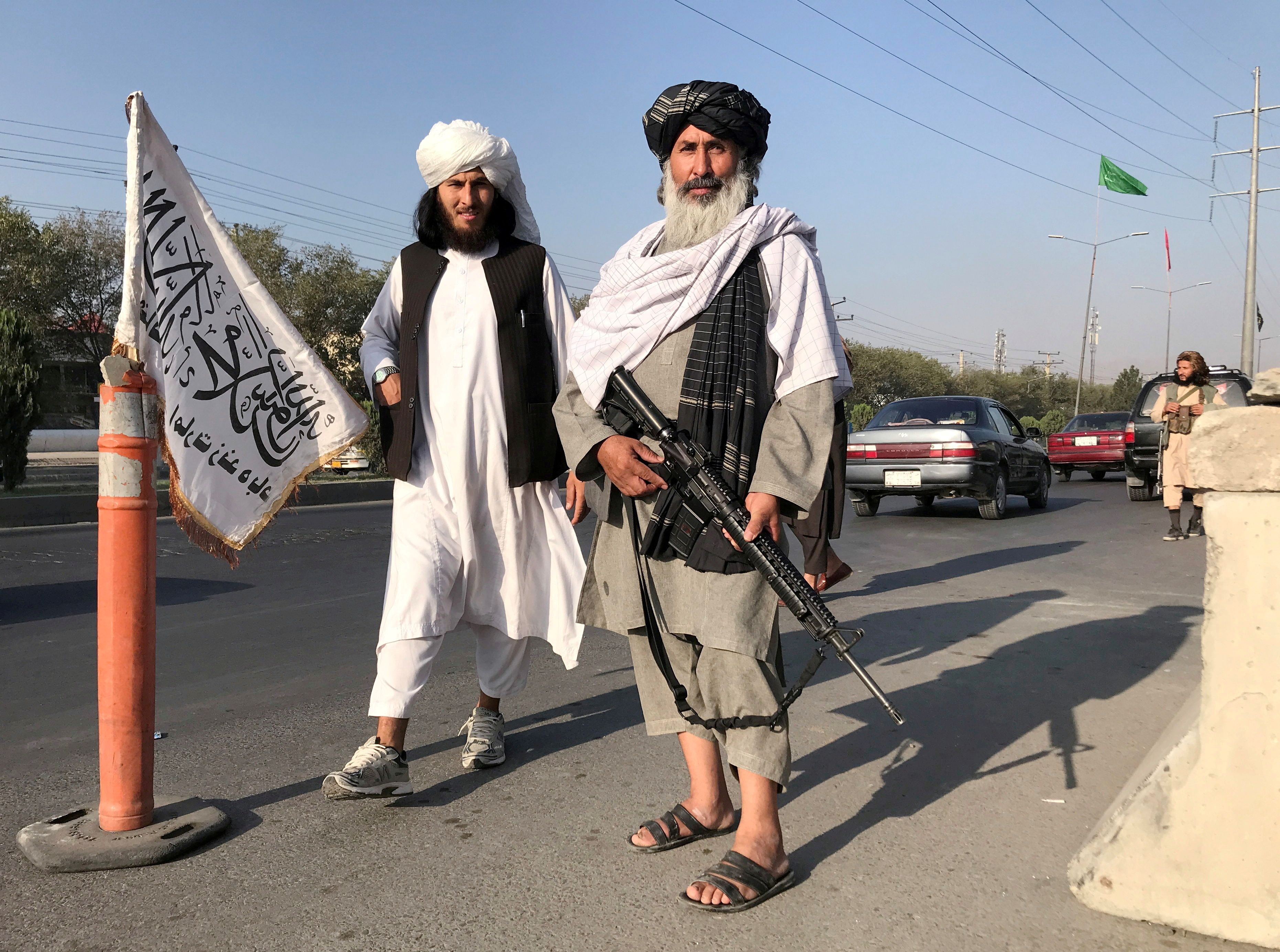 Taliban prevent former government employees from entering their offices ...