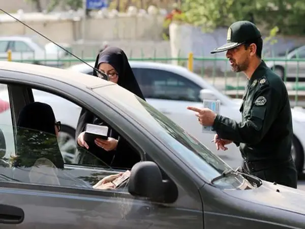 پلیس تهران درباره بازداشت خشن یک زن خودروی زن به دلیل بیحجابی توقیف