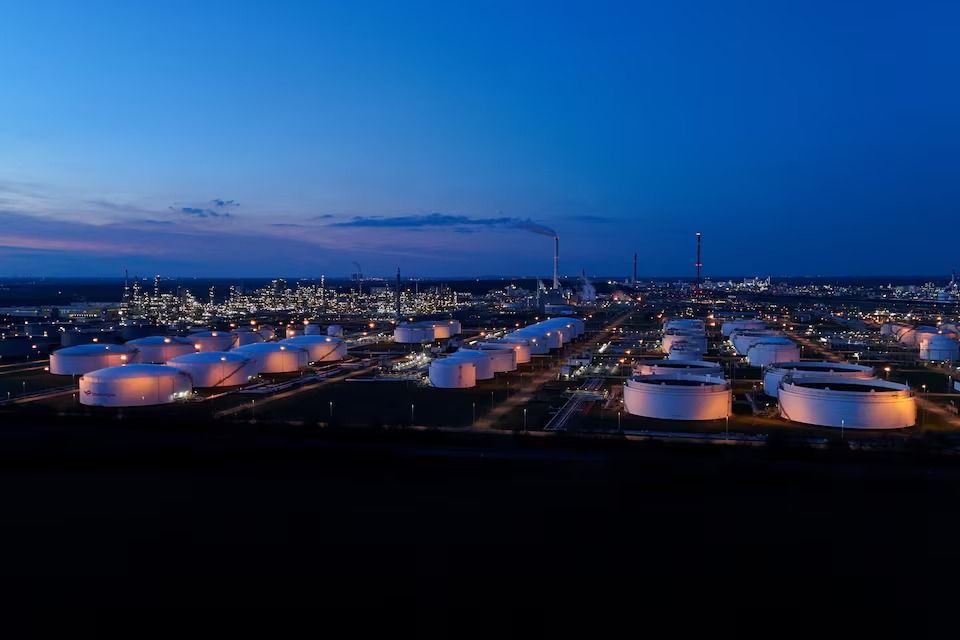 Global energy watchdog urges remote work, travel cuts to curb oil ...