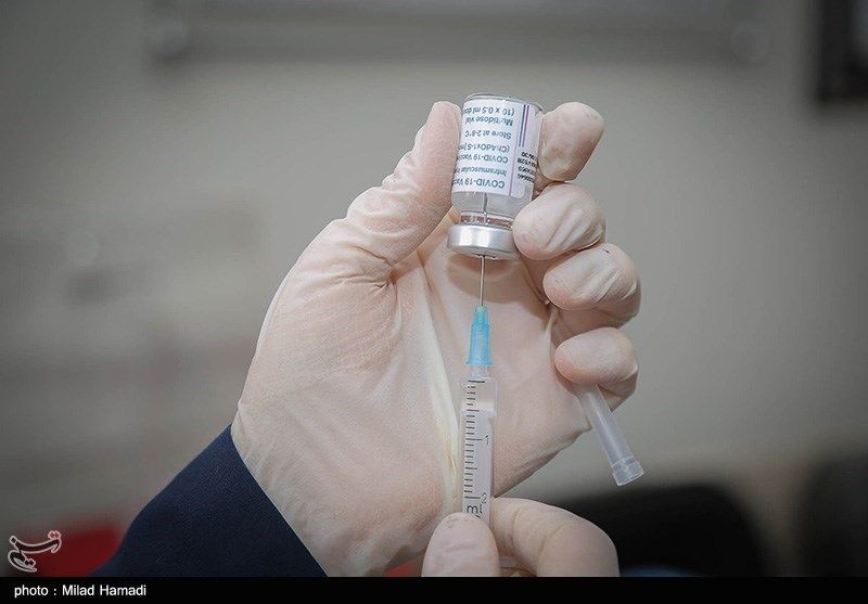 Police arrest members of a gang "selling and injecting counterfeit ...