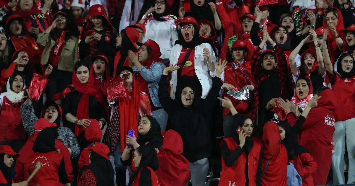 کیهان به بهانه پرسپولیس سپاهان حضور در استادیوم مساله زنان نیست، چرا